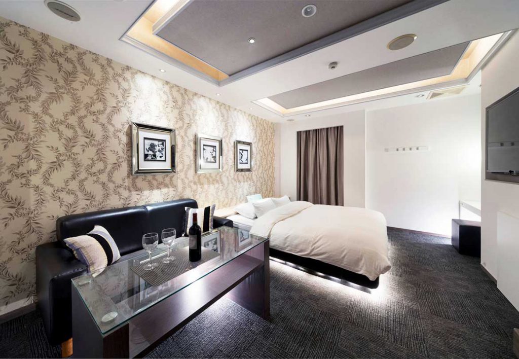 Room 306 – BELLE LA TOUR（ベル ラ トゥール）